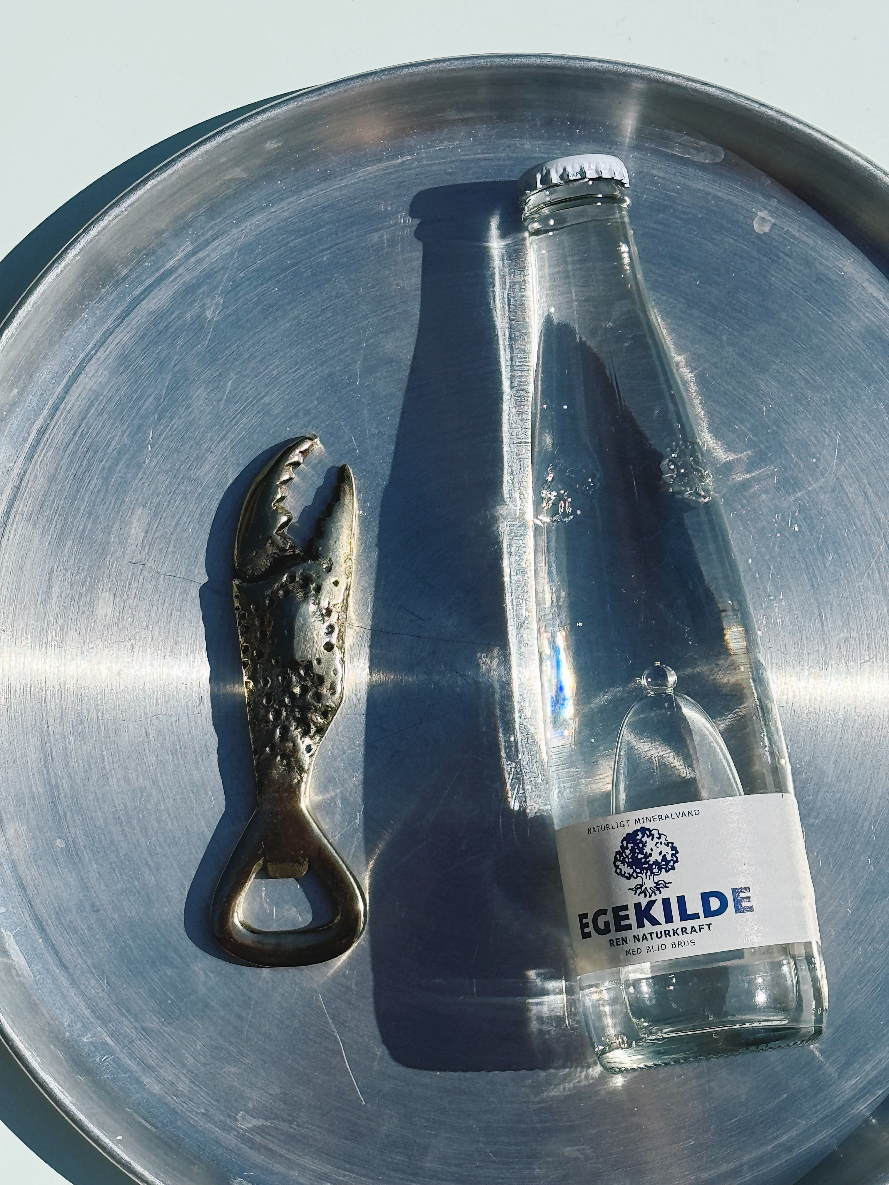 Oplukker formet som en krabbeklo i alminium - STUDIO HAFNIA